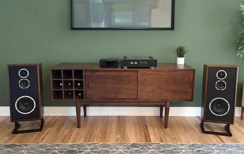 KLH Model Four – трёхполосная акустическая система в винтажном дизайне
