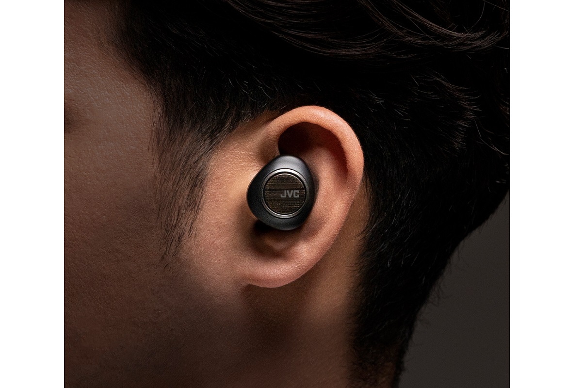 JVC выпускает первые в мире TWS-наушники, оснащенные динамиками с деревянными диффузорами HA-FW1000T