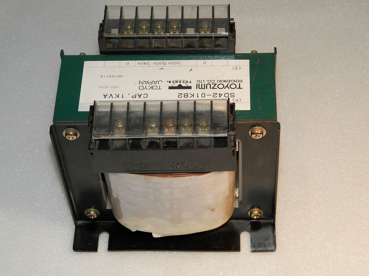 Трансформатор TOYOZUMI SD42-01KB2 220/240 - 380/440 | Hi-Fi.ru